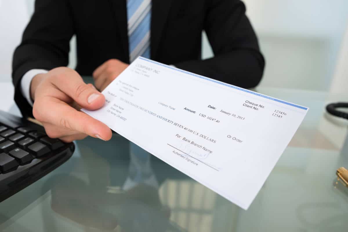 What’s The Difference Between A Bonus And A 13th Cheque? - MoneyShop